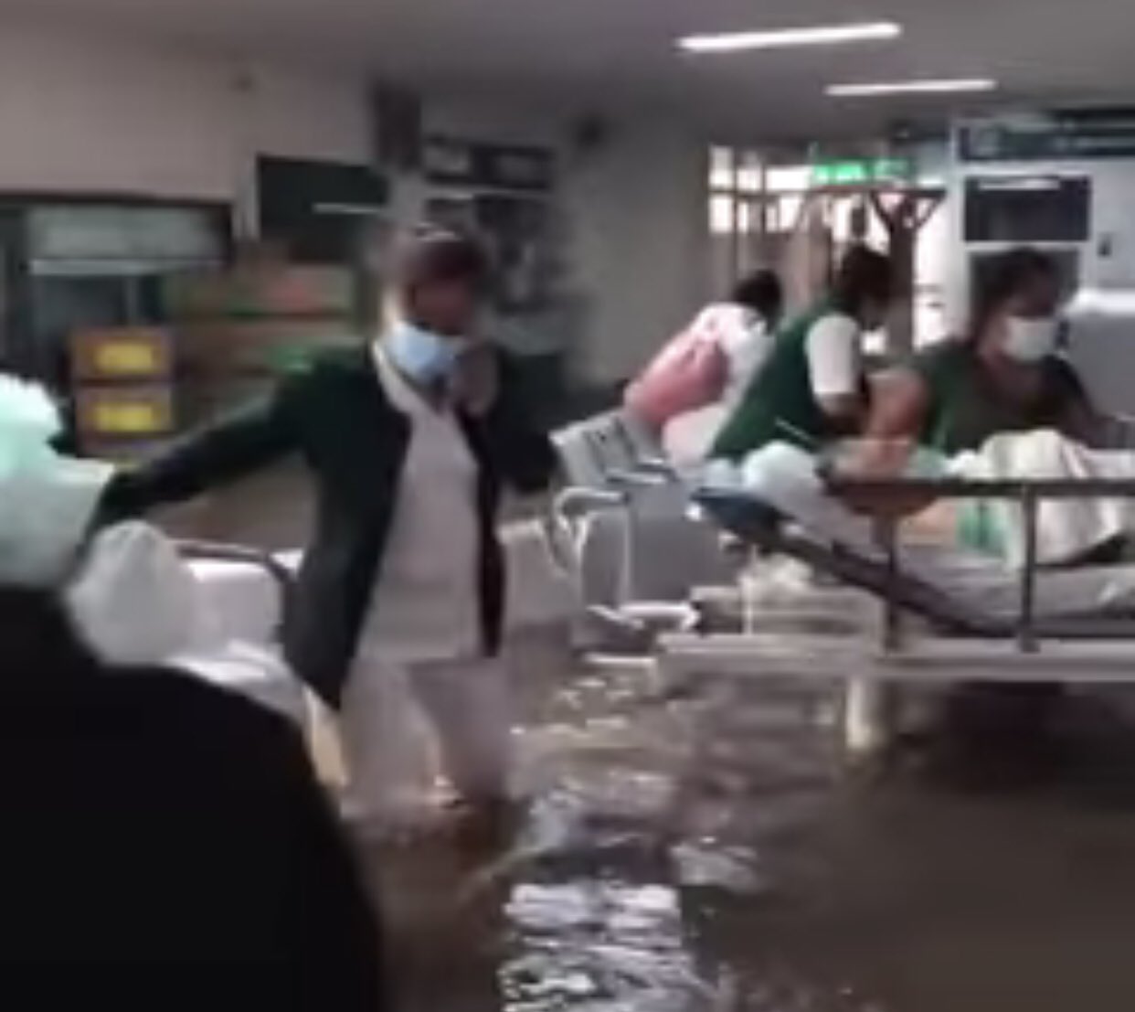 México: Fallecen 10 pacientes tras inundaciones en el hospital del ...