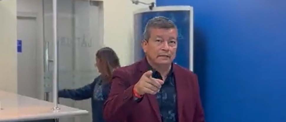 Chino Flores afirma que lo están votando en el exterior son ...